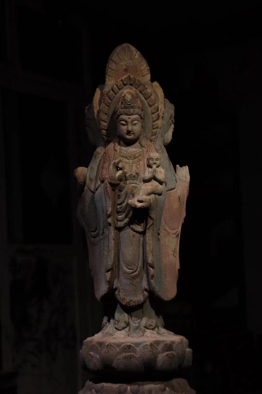 Buddhist shrine "Guanyin Bodhisattva" three-sided pagoda - iNEWS