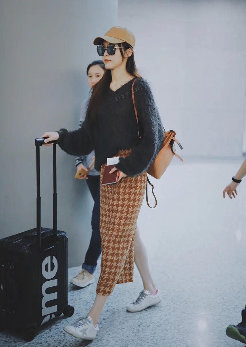Let's take a look at the photos of Tang Yan at the airport, Meimei ...