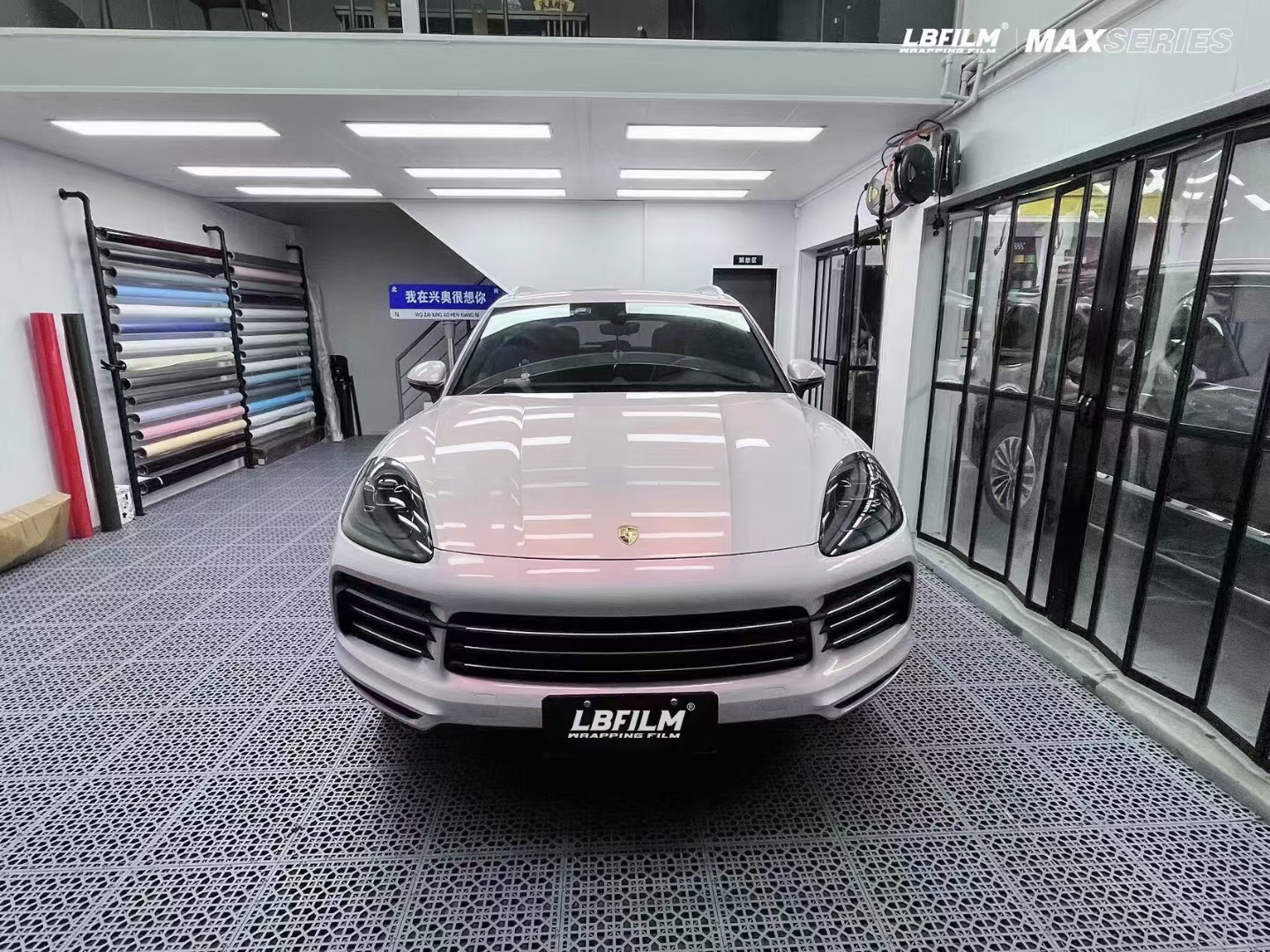 Porsche Cayenne LB color change film Concubine smile, white with pink ...