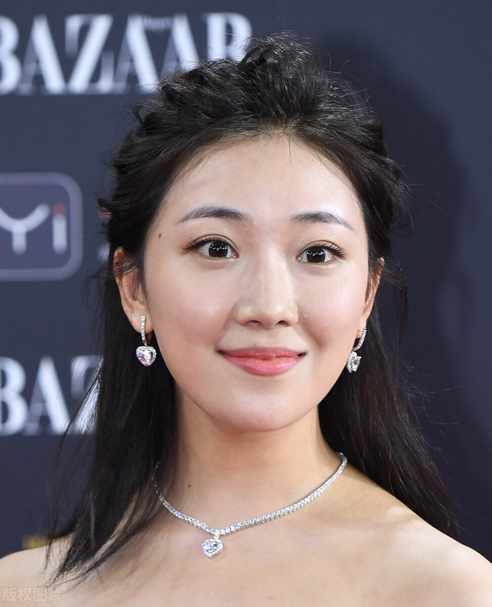 Jian Ren Zi's shoulder is refreshing and refined - iNEWS