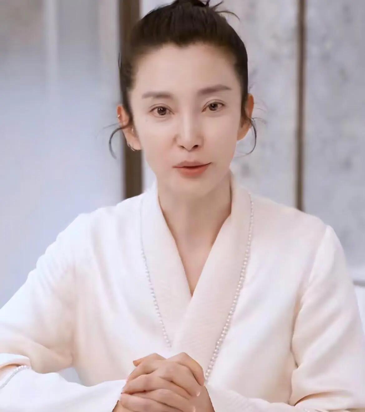 After seeing Li Bingbing's pictures without makeup, I no longer believe ...