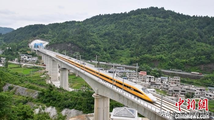 The track laying of the Shantou high-speed railway line began, and the ...