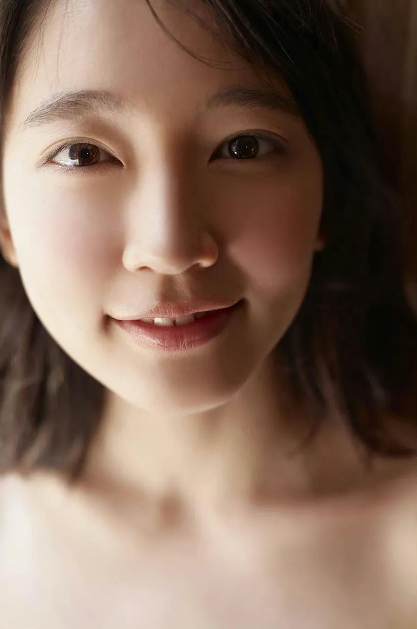 Photo of Yoshioka Riho Onsen, a cute woman with creamy skin and so beautiful that it makes ...
