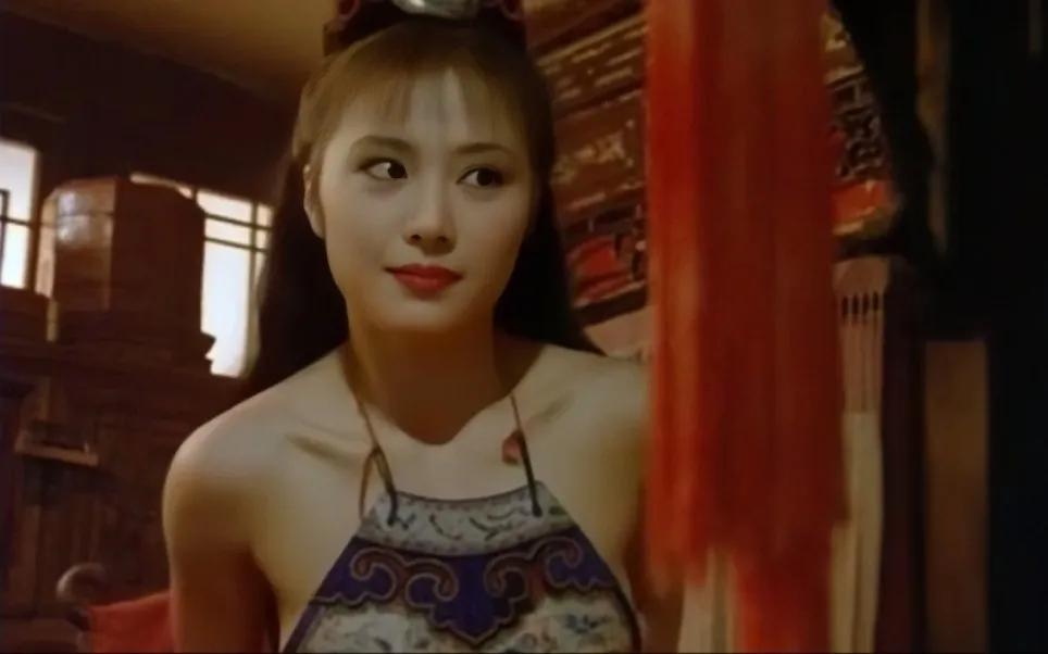 Fragrant and charming, peerless and independent, Ji Qian'er is the golden vase. - iNEWS