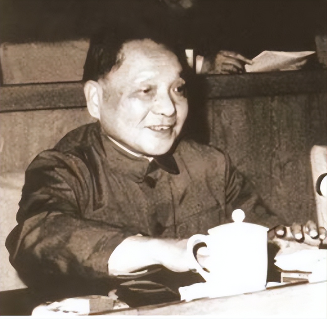 Before and after Deng Xiaoping's comeback, what role did Hua Guofeng ...