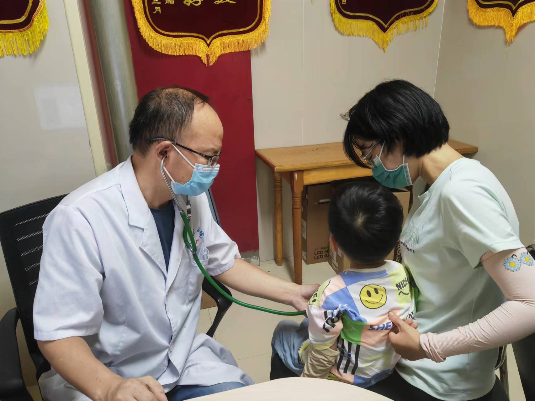 "Famous Doctor" Guo Yanmin: Every child is his "treasure" - iNEWS