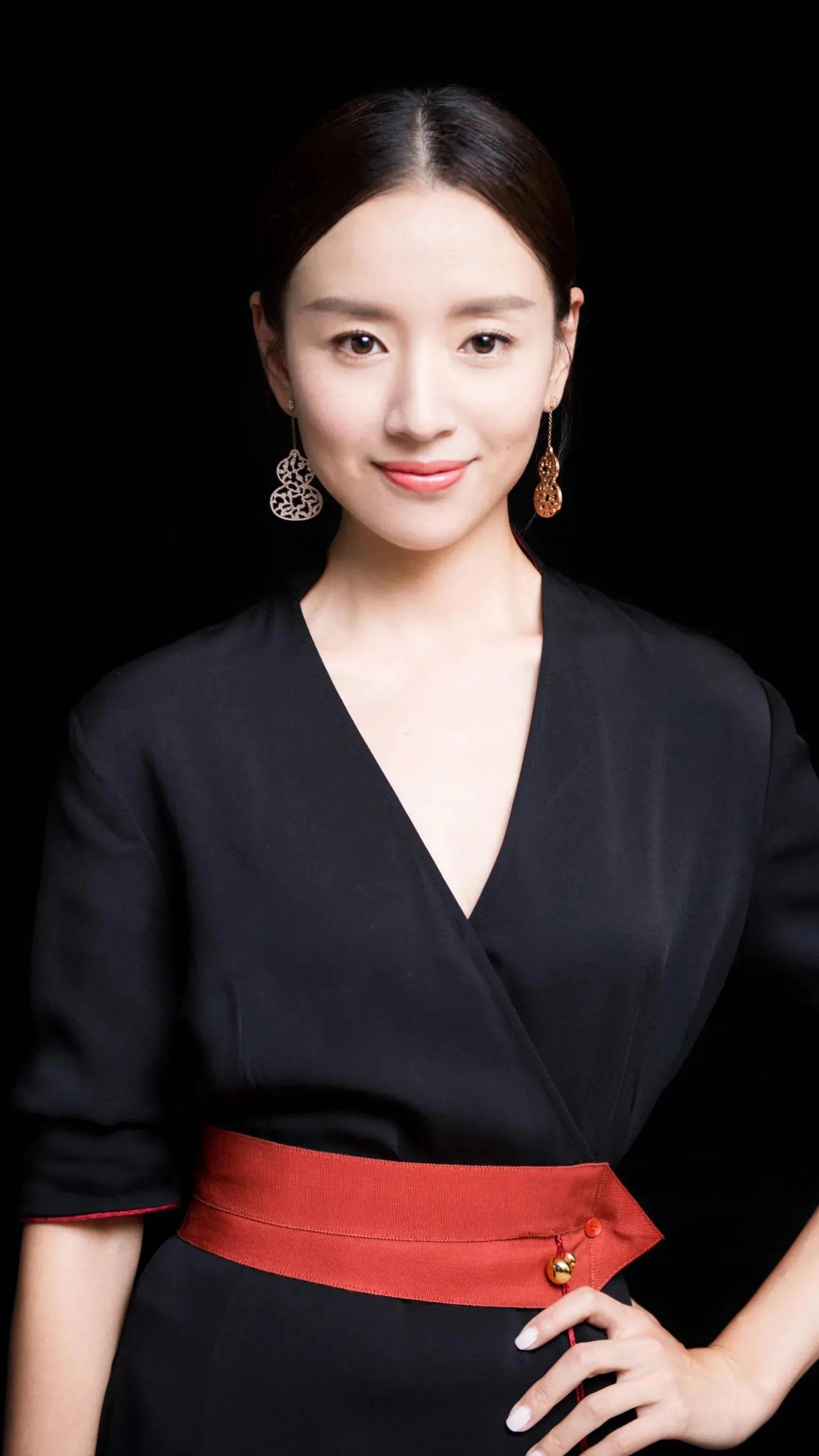 Dong Jie, who is middle-aged, lives more and more free and easy - iNEWS