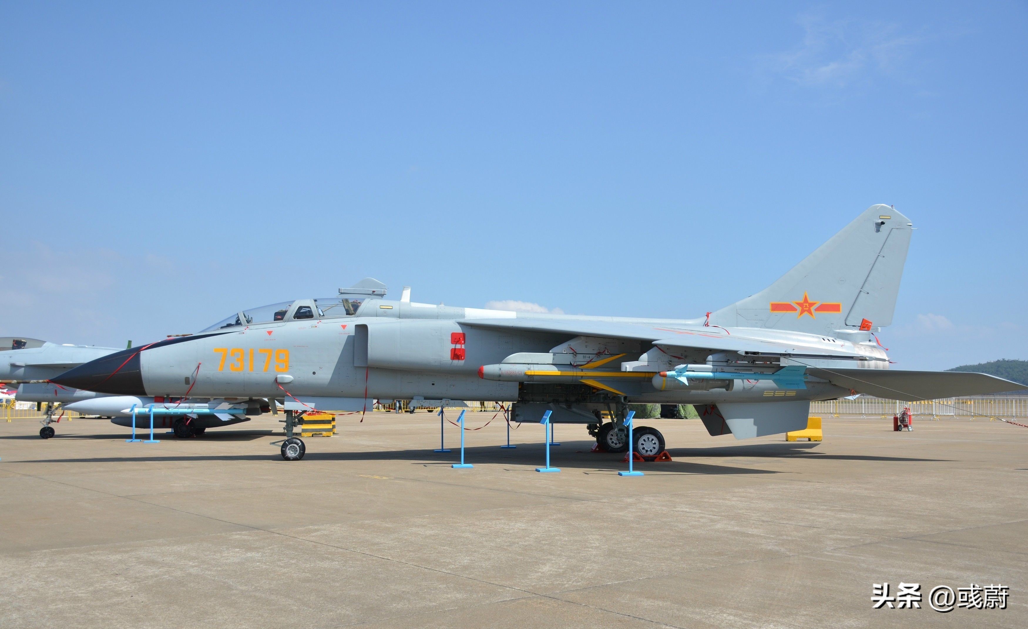 It is suspected that 120 JH-7A of the Navy "jumped" to serve in the Air ...