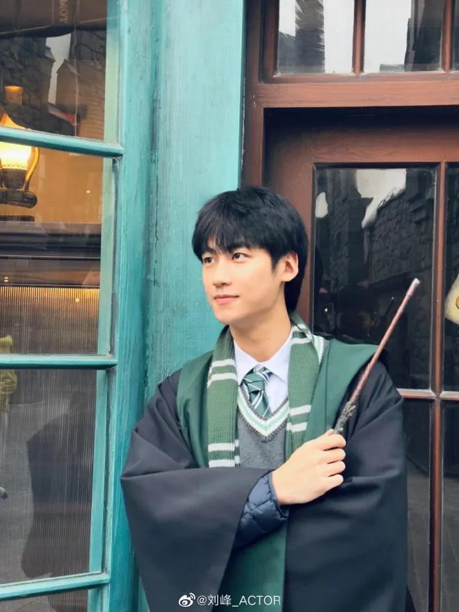 Actor Liu Feng died suddenly at the age of 25. Liu Feng was a classmate ...