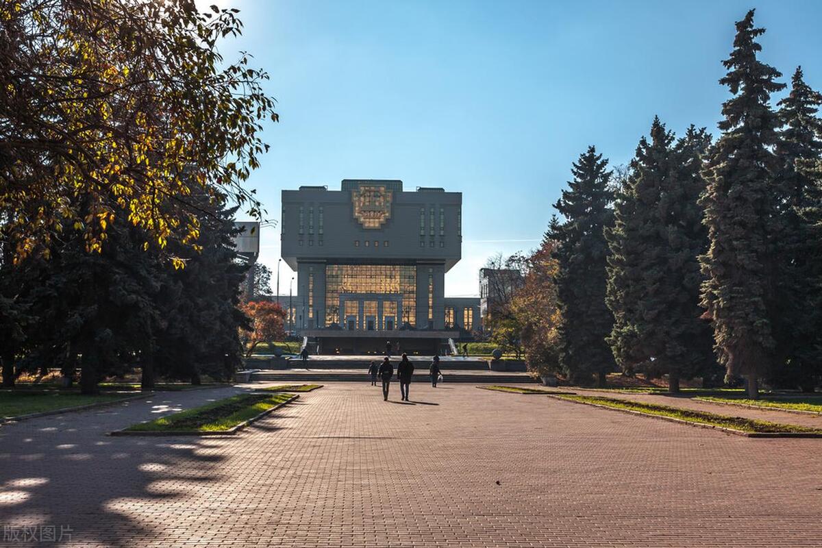 Yeltsin was once promoted by Gorbachev, why did the two turn against ...