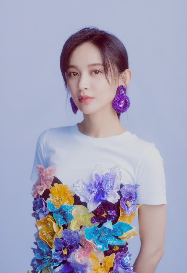 Shi Zhaohui's poems Shi Shishi is drunk in dreams, the heart is sweet ...