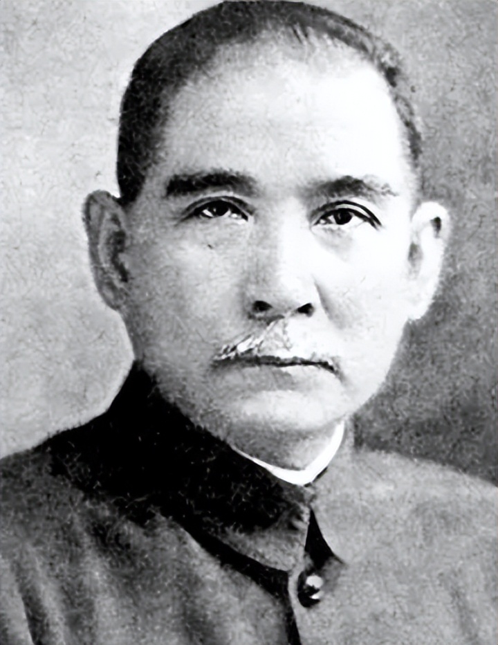 In 1977, Huang Wei paid homage to Fang Zhimin, standing in front of the ...
