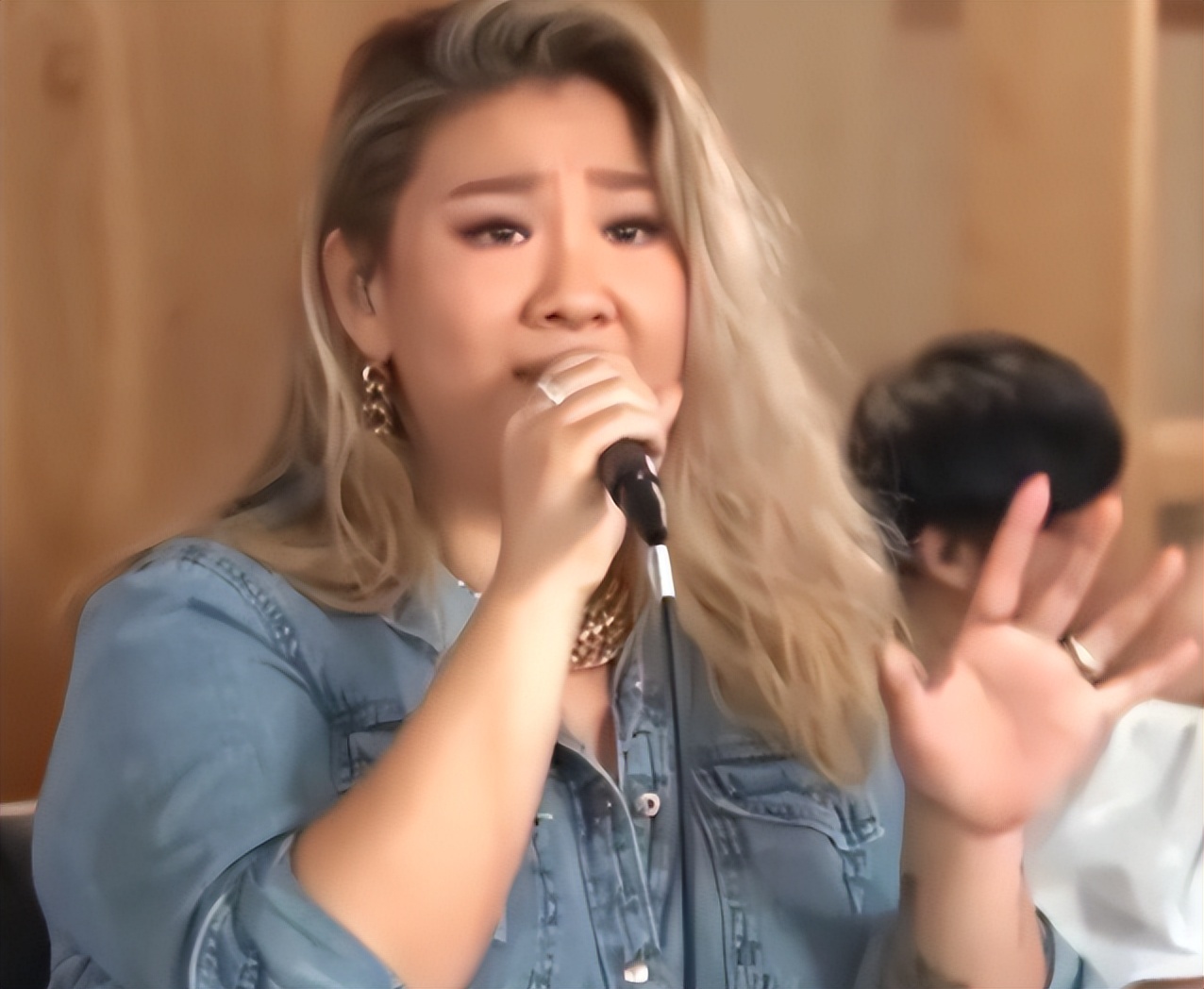 Zheng Xinyi finally showed up, her 68 million inheritance may have been ...