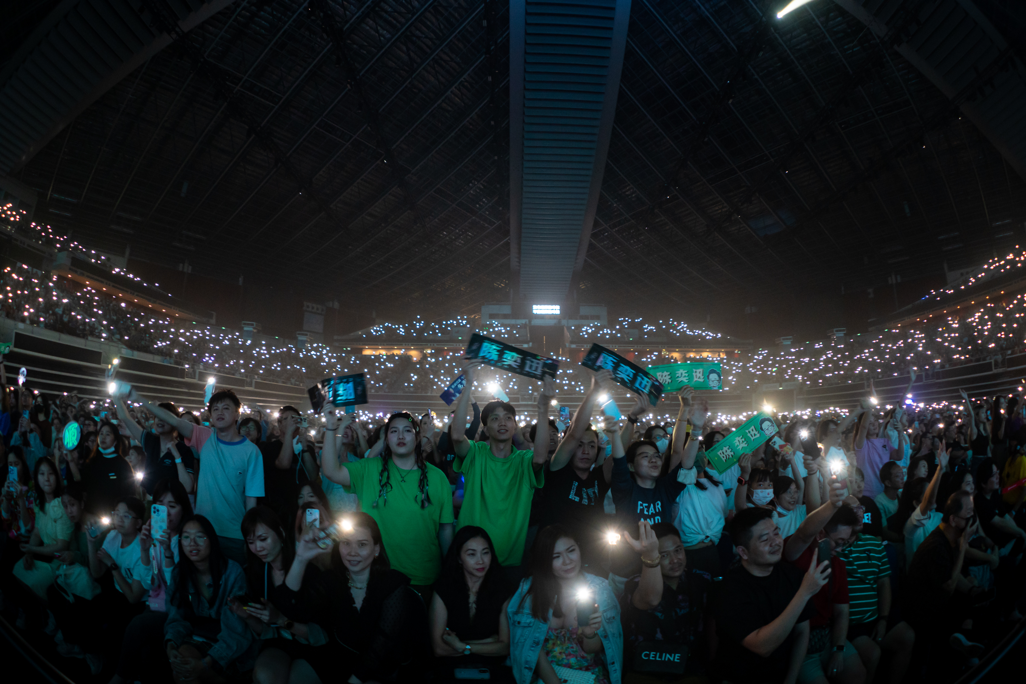 Golden song king Eason Chan airborne to Lion City and 9,000 fans to ...