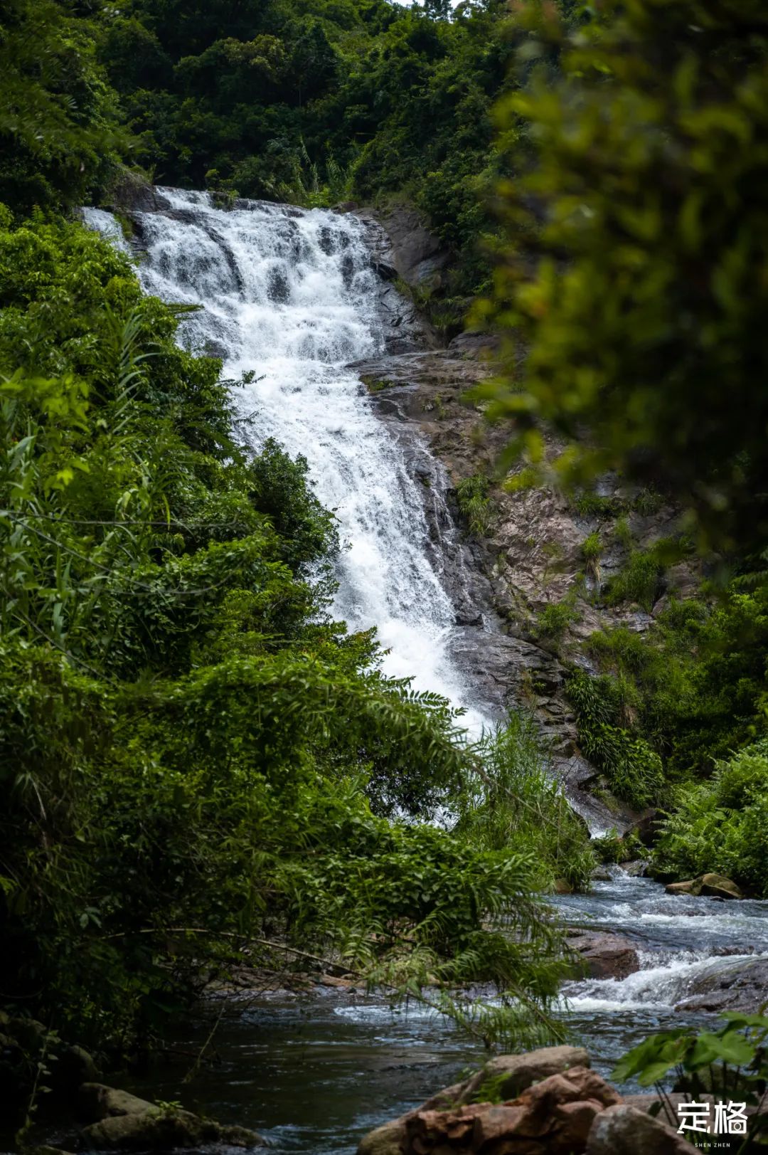 Ma Luan Mountain Waterfall, so spectacular - iNEWS