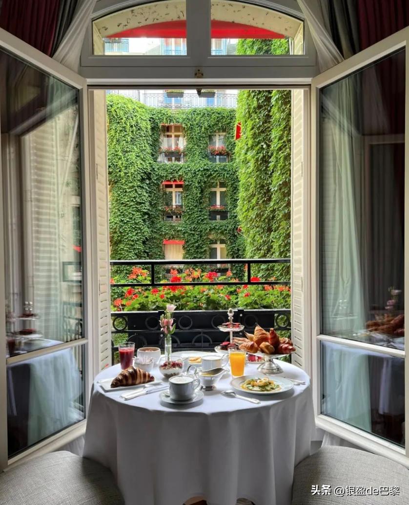 "Golden Triangle" in the 8th arrondissement of Paris - iNEWS