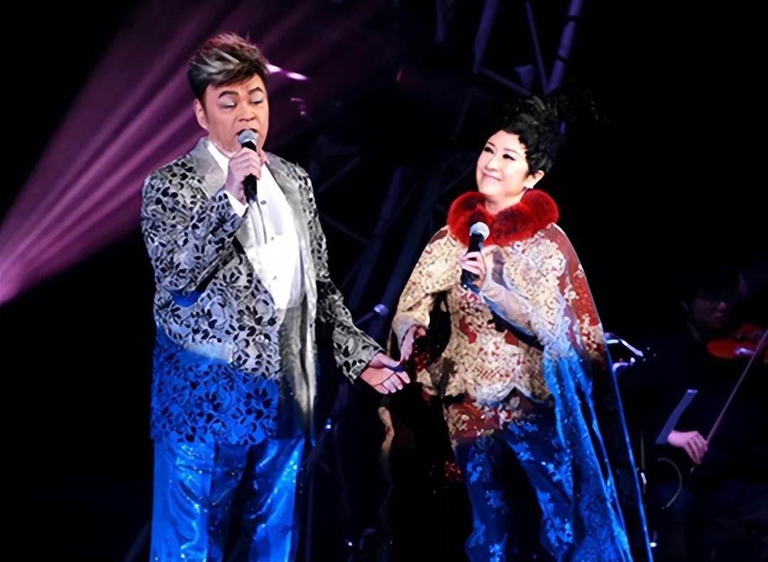 Annoyed!A well-known singer in Hong Kong sings in a wheelchair and was ...