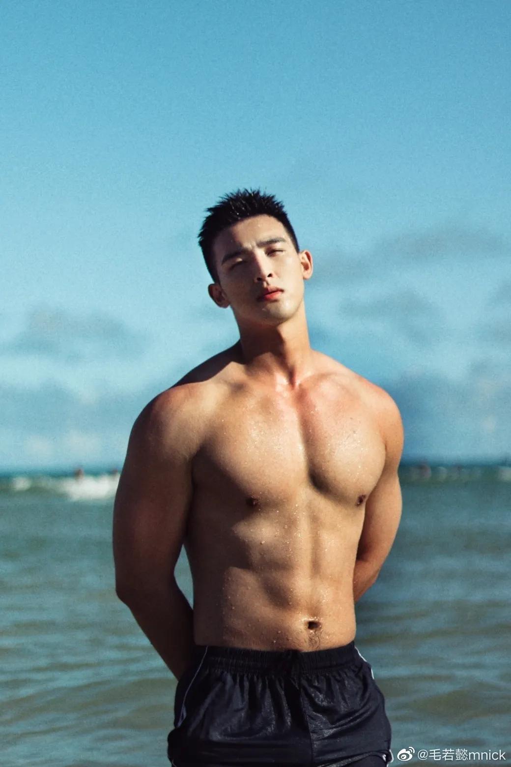 "Muscle monk" private photos were stolen - iNEWS