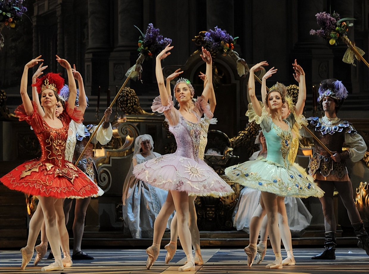 The first conductor in the history of music to record the complete ...