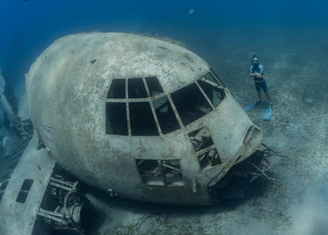 Verification: Photos of Malaysia Airlines MH370 wreckage released to ...