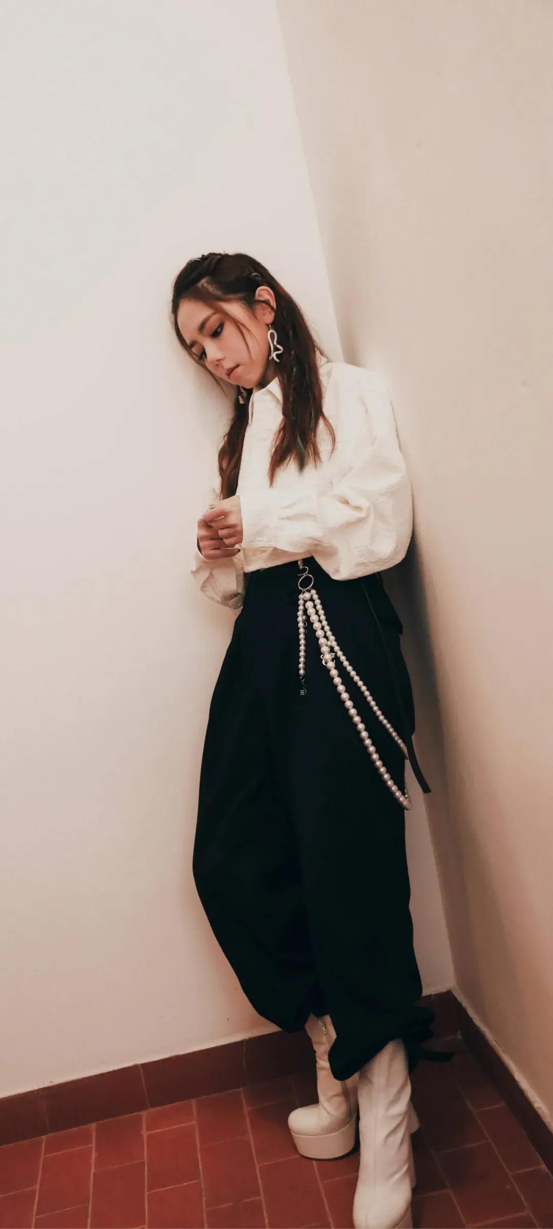 Deng Ziqi Wallpaper|Slim Goddess Yan - iNEWS