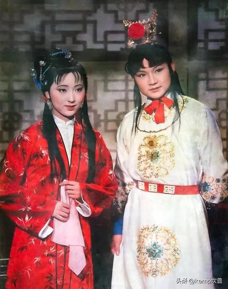 [Candle shadow shakes red] - iNEWS