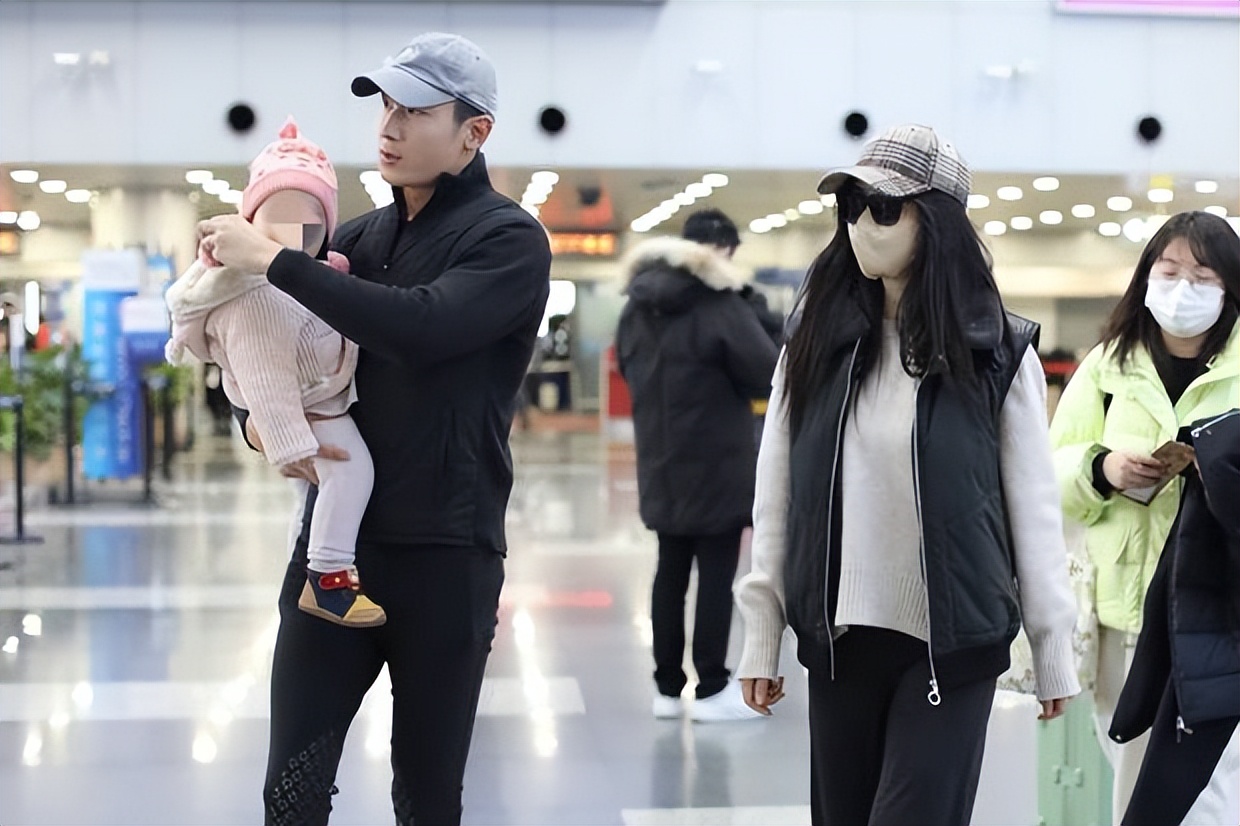 Zhu Zhu's family of three showed up warmly, her husband skillfully ...