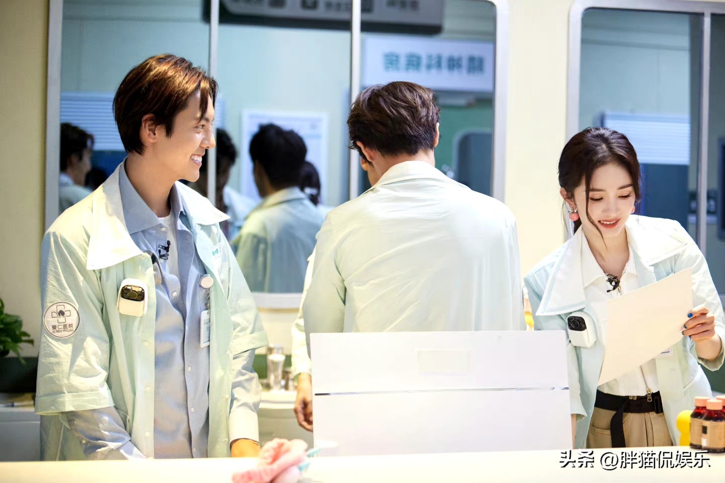 Yang Mi's variety show puts on a gown and turns into a female doctor ...