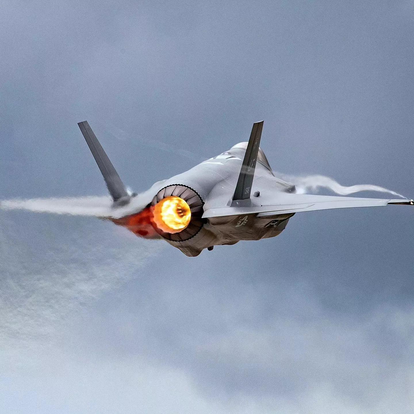 貴陽所總師：殲35現裝WS21，擬裝的WS19推力近10噸，推重比9.8 - 頭條匯