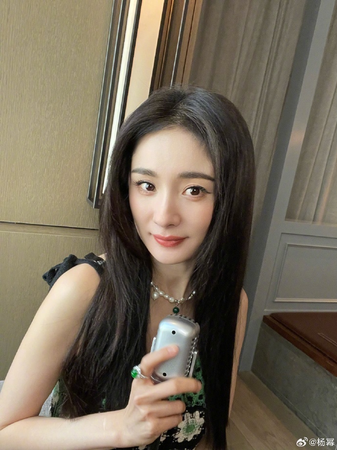 Sister Mi is so beautiful! "Bazi Wu Yi Yi Concert" styling pictures - iNEWS