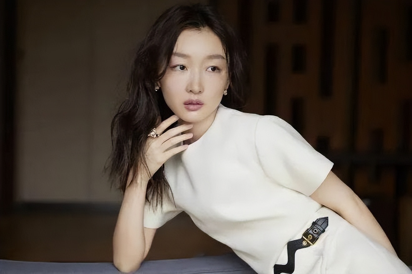 Zeng Zhiwei's sentence "I sneaked past her" revealed the corrupt love ...