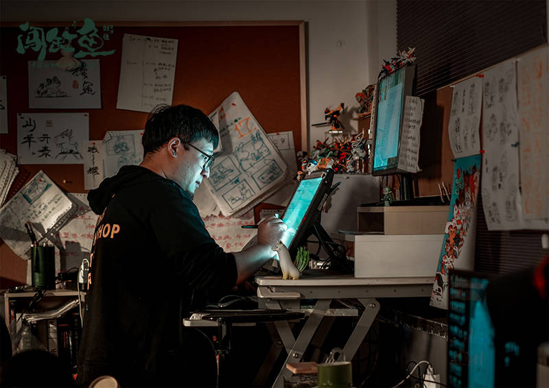 The first poster of the documentary "Fish in the Tank" showing the ...