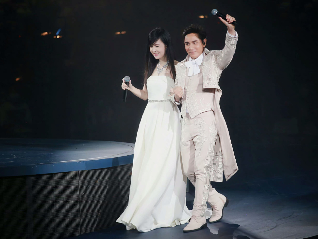 Zhou Huimin posted a message for Huang Kaiqin's concert: As we get ...