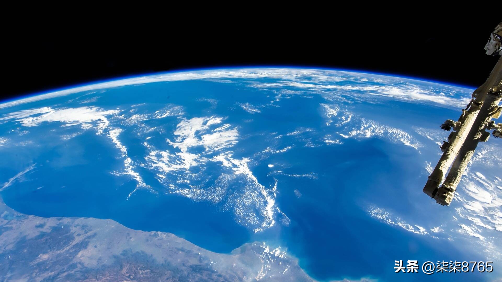 Space overlooking the earth 3K dynamic desktop wallpaper Apple mac ...