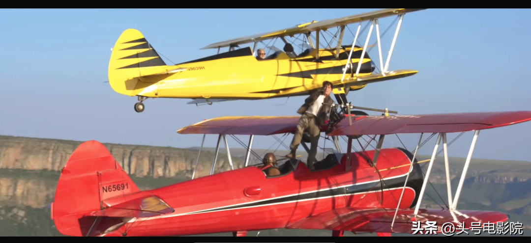 Too fierce!60-year-old Tom stood on the plane to promote "Mission ...