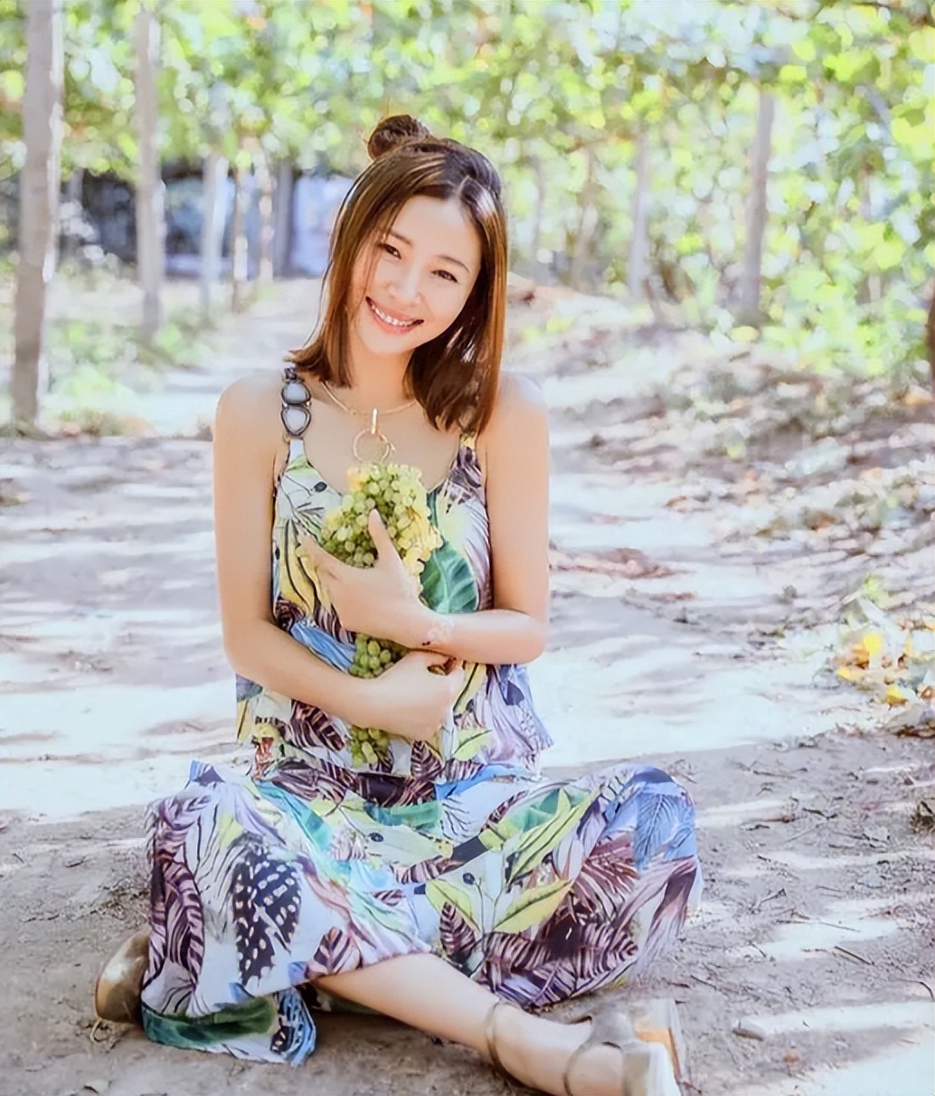 Jiang Yiyan took her baby on a picnic! Daughter shows her face for the ...