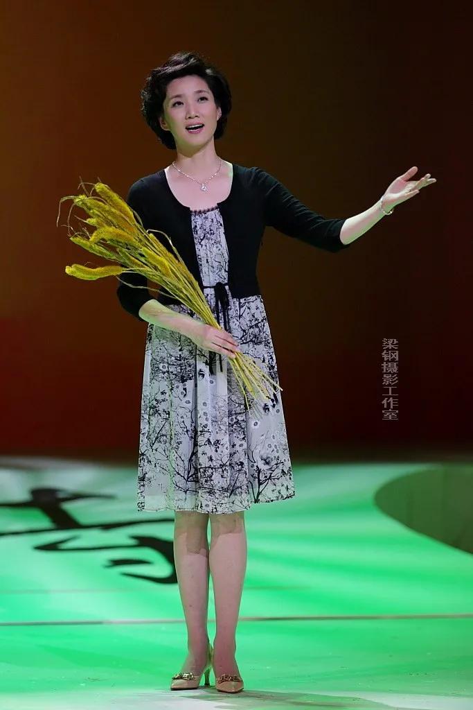 CCTV beauty Li Xiuping, several beautiful photos - iNEWS