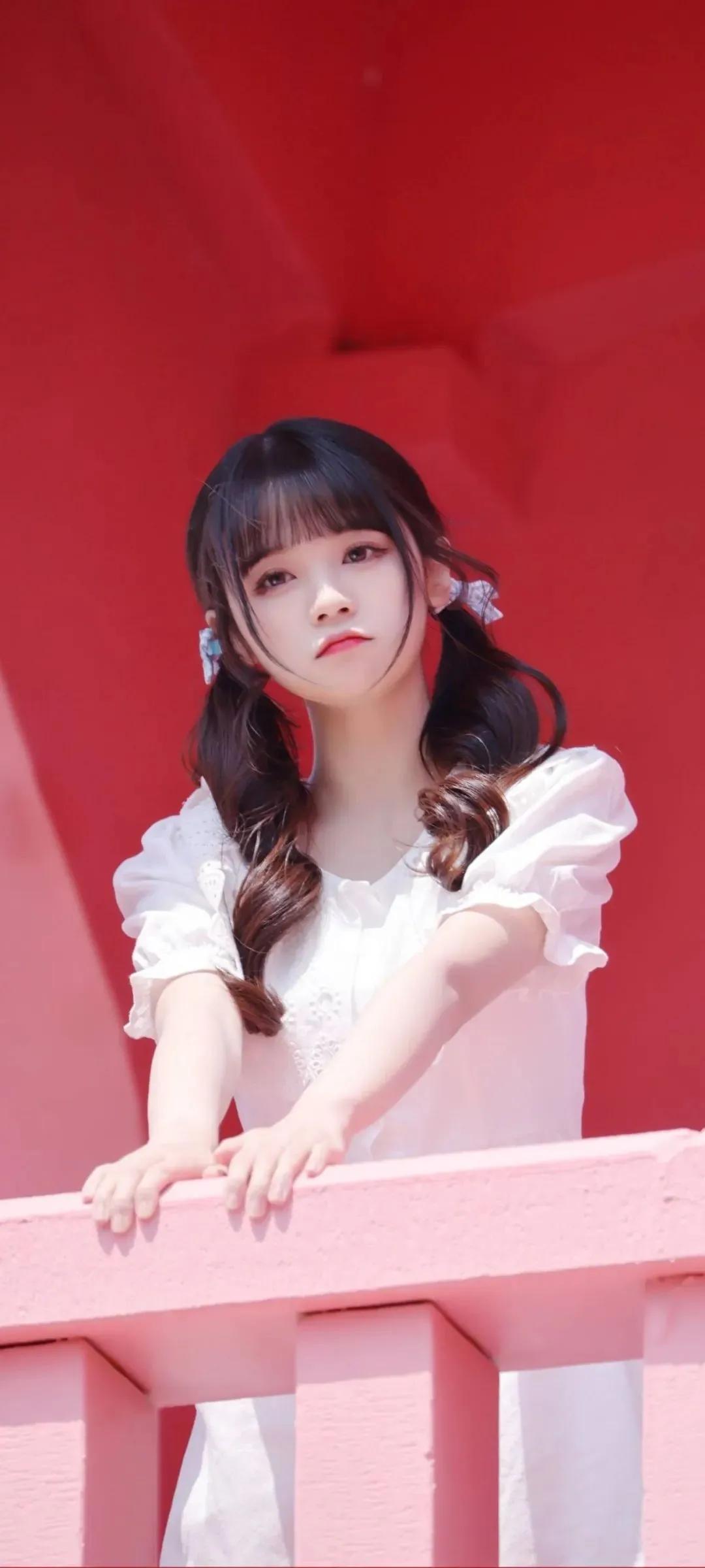 Zhang Ruonan, Qi Wei, Yan Qin wallpaper selection - iNEWS