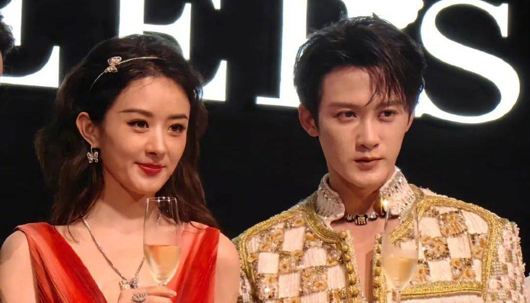 Original Yang Ziyan crushes Dilireba? I laughed when I saw the raw picture... - iMedia