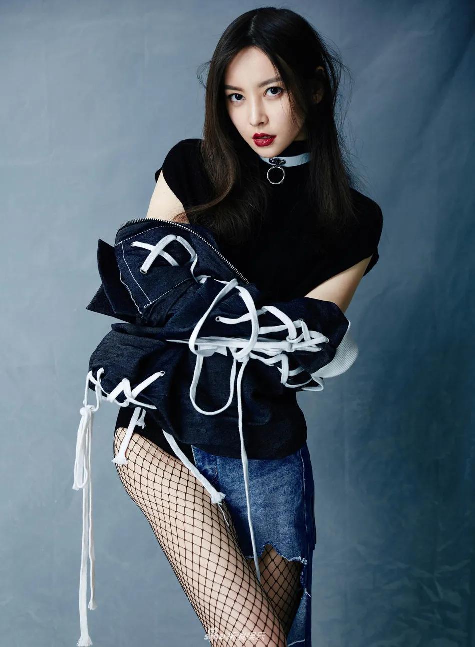 Singer Yu Wenwen - iNEWS