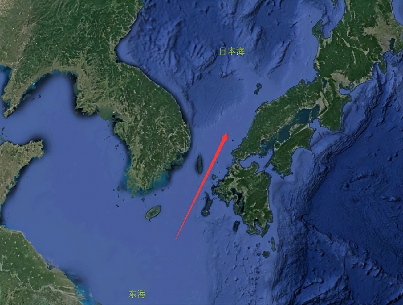 Two H-6Ks left the Tsushima Strait and flew to the gate of Japan ...