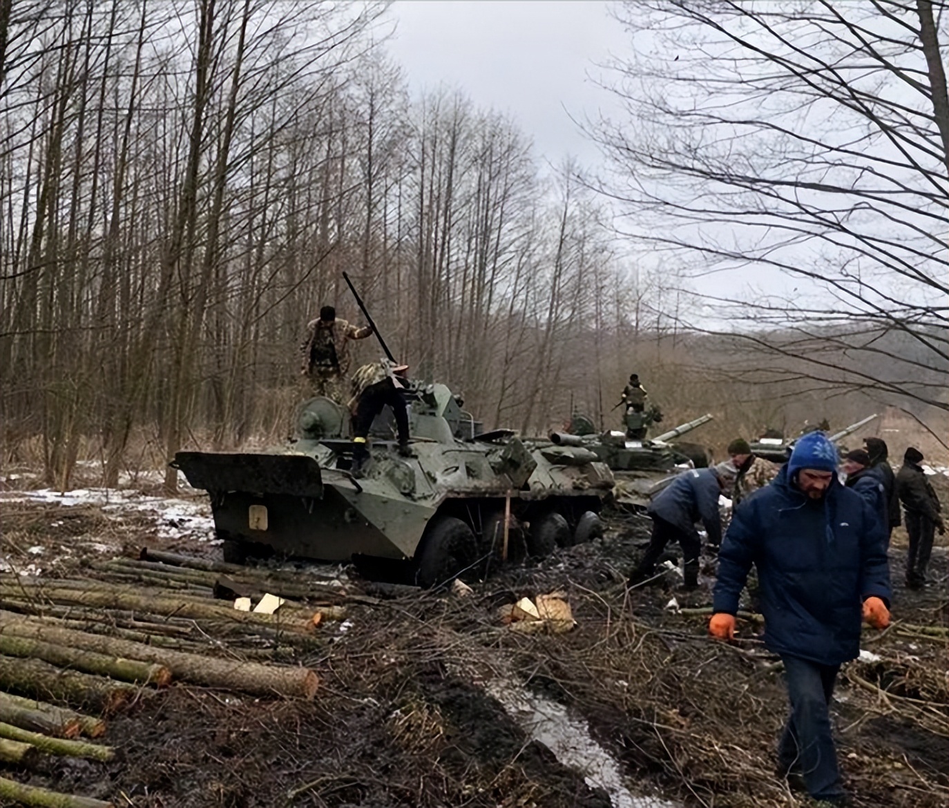 The Russian army suddenly retreated collectively, and the Ukrainian ...