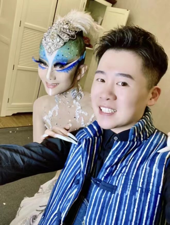 65-year-old Yang Liping suspected love, and spent 520 with a handsome ...