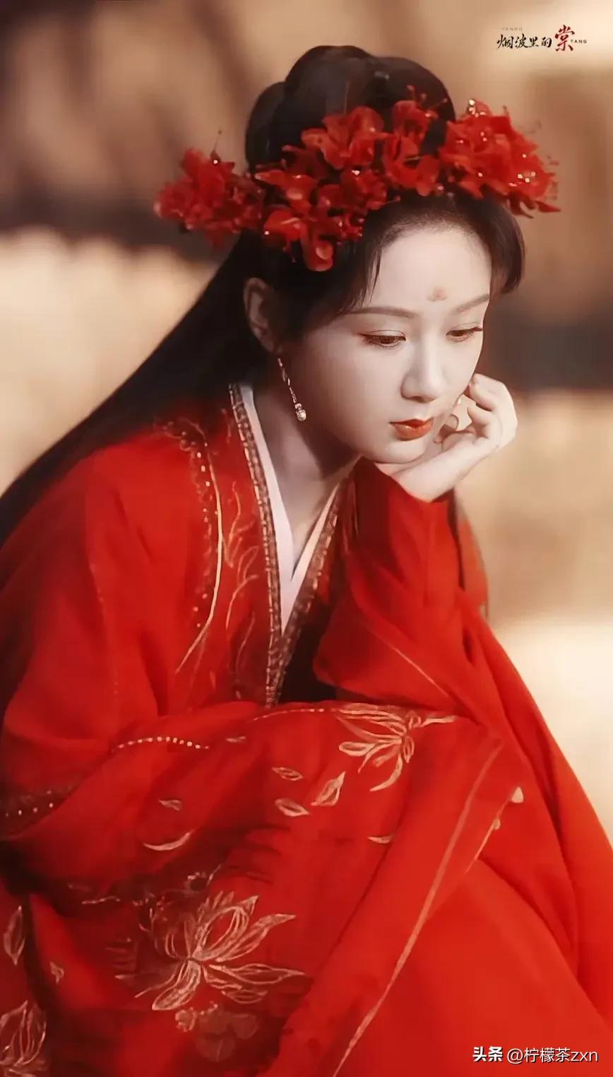 Yang Zi's red dress looks good in Sauvignon Blanc - iMedia