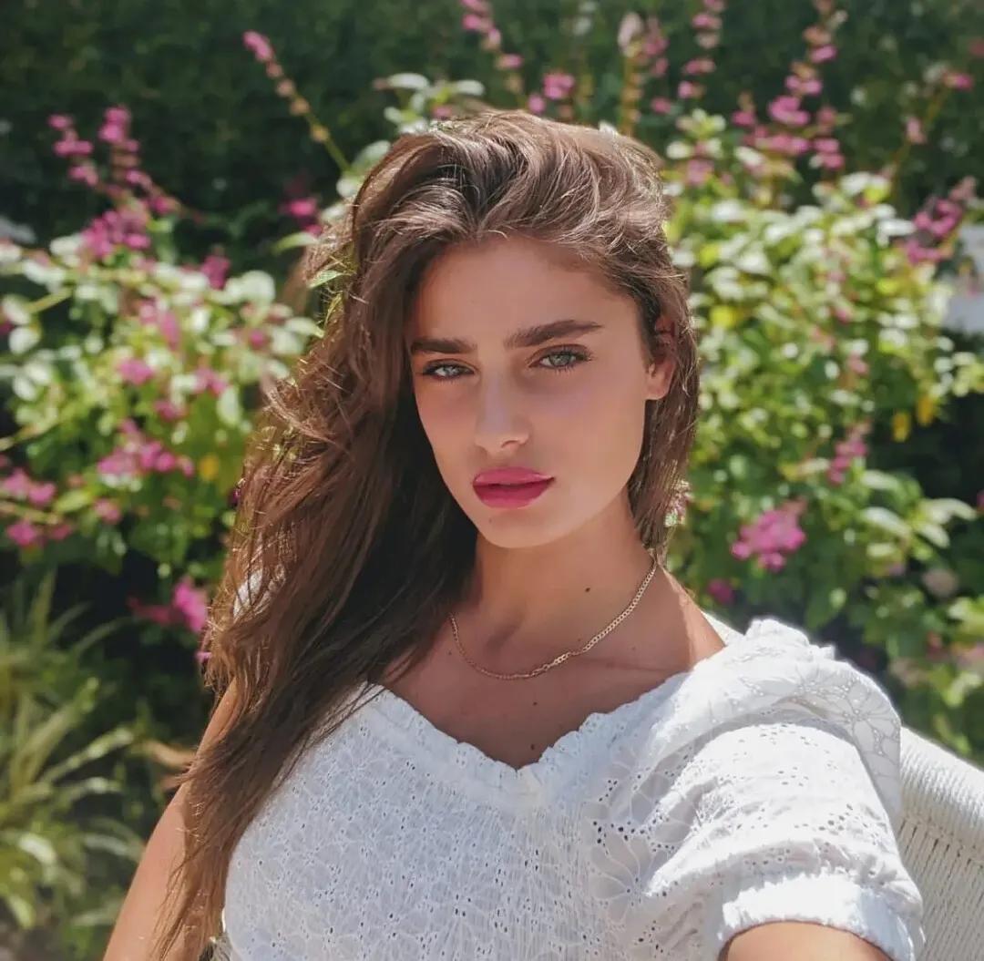 American young model Taylor Hill - iNEWS