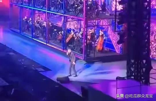 King Jacky Cheung fell down at the concert, causing fans to worry - iNEWS