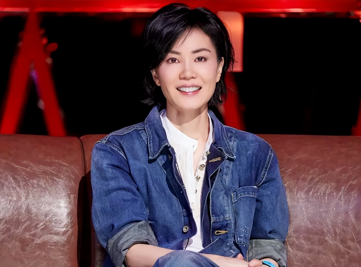 Nicholas Tse returns to Hong Kong with his 16-year-old eldest son ...