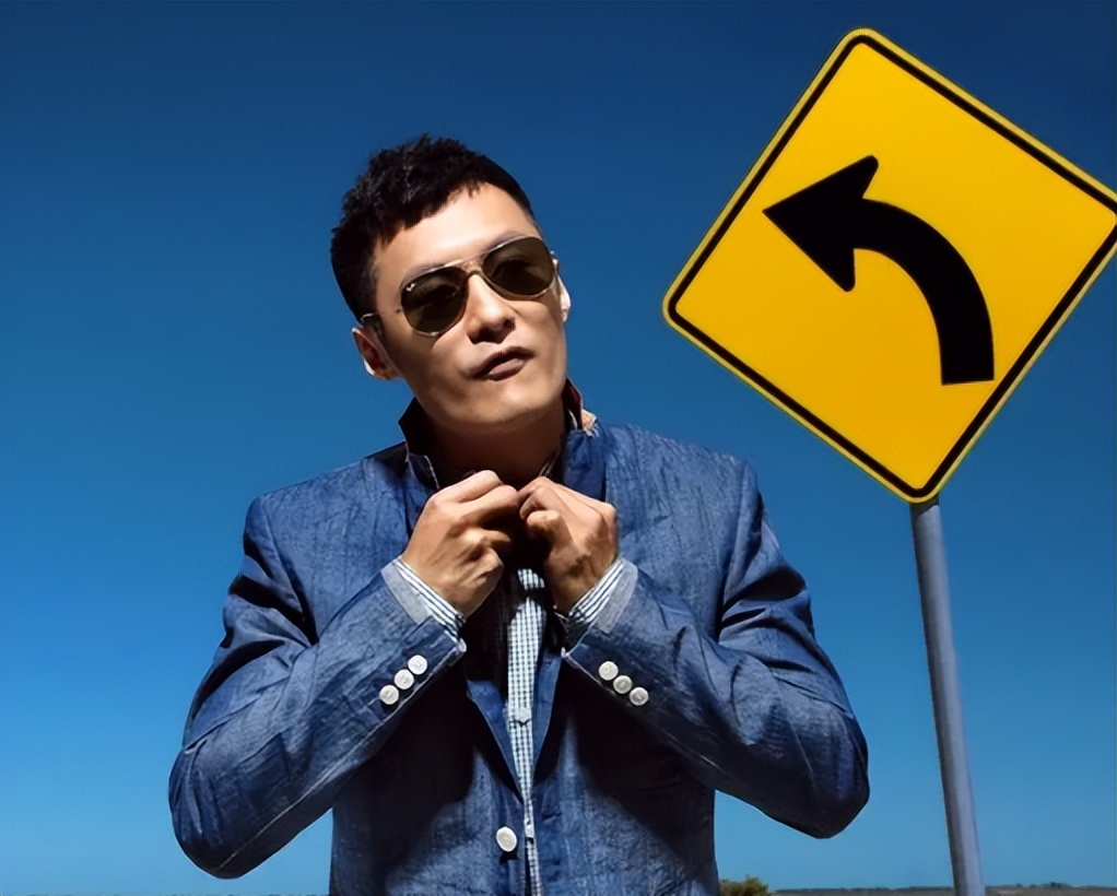 Shawn Yue mourned for Shinzo Abe's overturning, his beard was white and ...