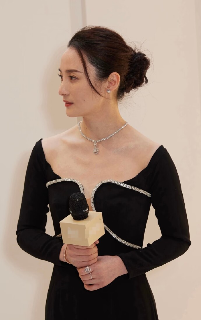 After seeing Jiang Qinqin's picture of a non-graduate student, I ...