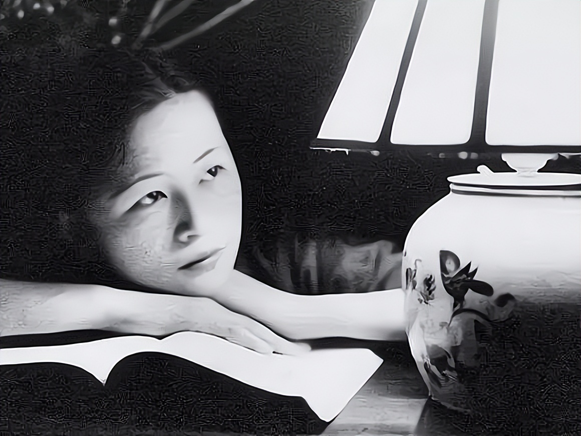 Lin Huiyin and Xu Zhimo remain close friends, and she knows that she is ...